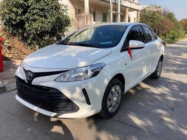 丰田小轿车5万一8万图标