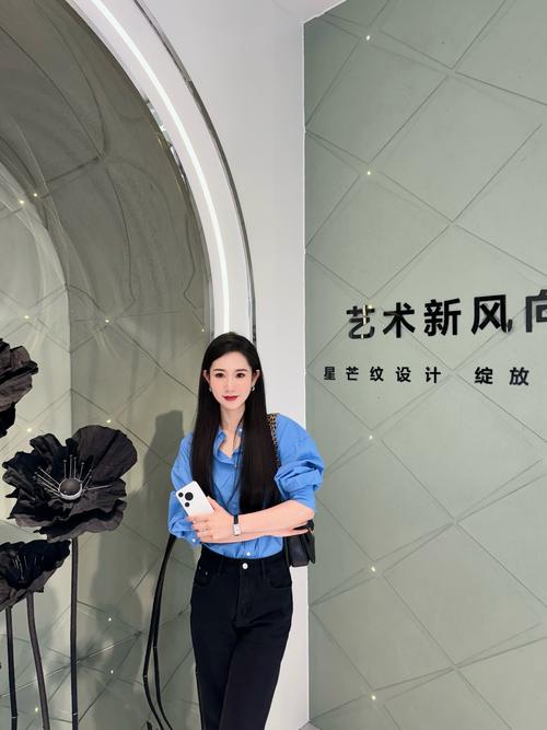 怎么把图片上的衣服p掉图标