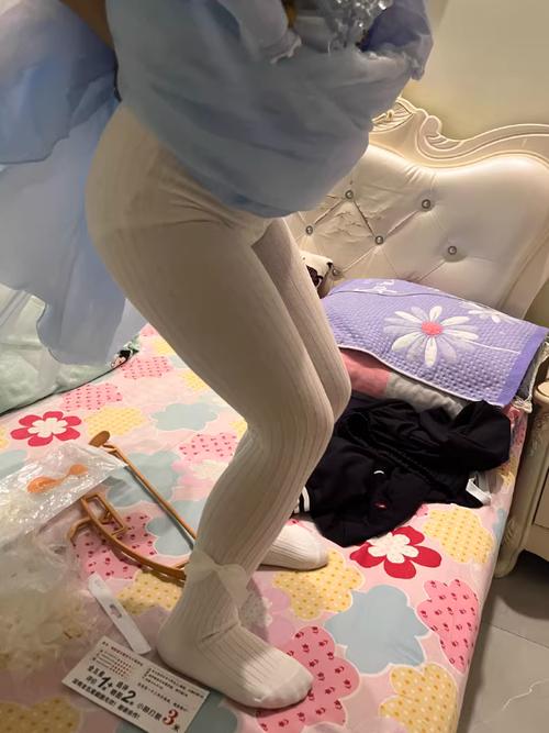 女生穿的白色袜子图标