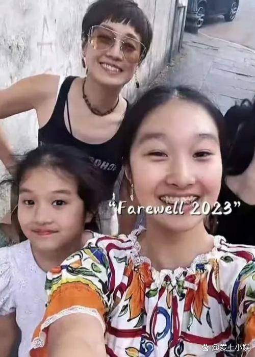 11岁和妹妹在一起睡觉好吗图标