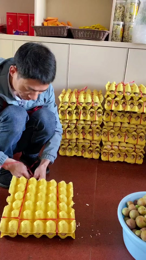 怎样用红绳子绑蛋图标