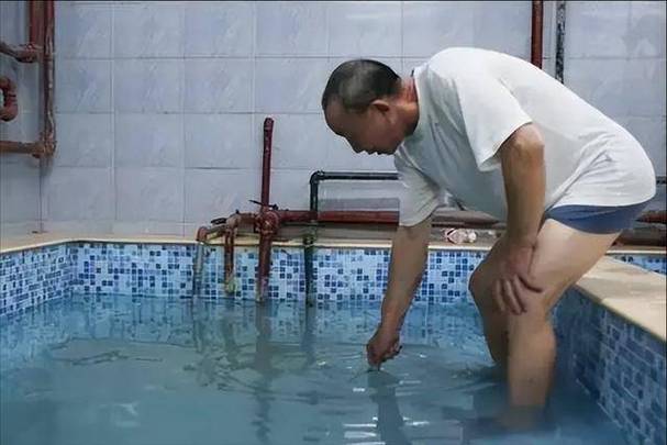 75岁老人几天洗一次澡截图