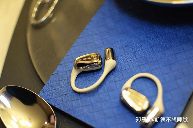 iPhone11插耳机还是外放图标