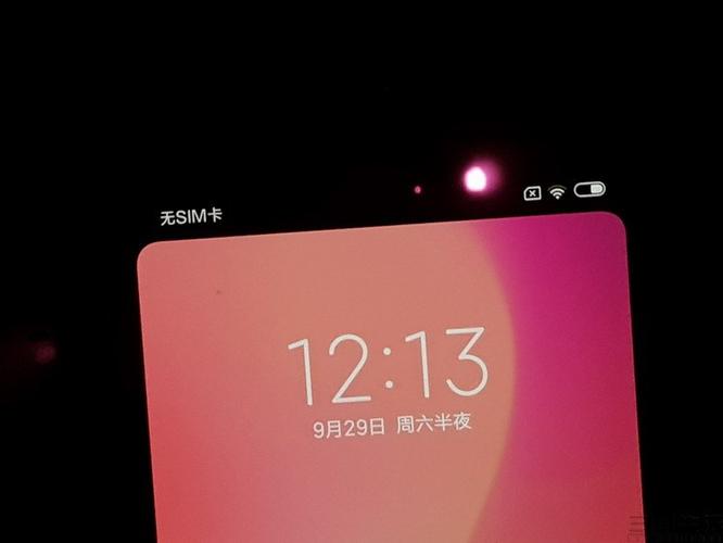 小米8屏幕指纹版黑屏时会闪