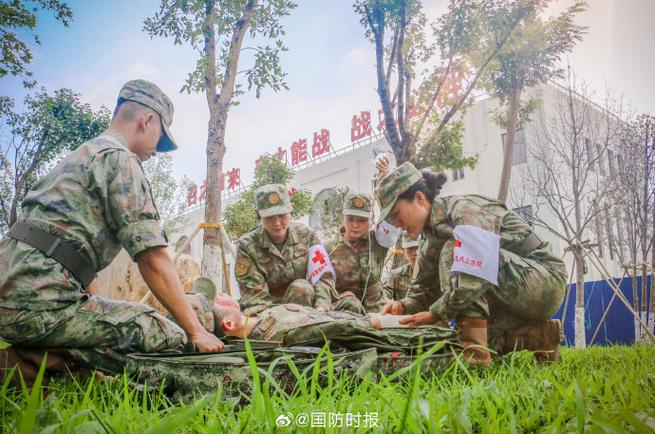 医疗兵可以救倒地队友截图