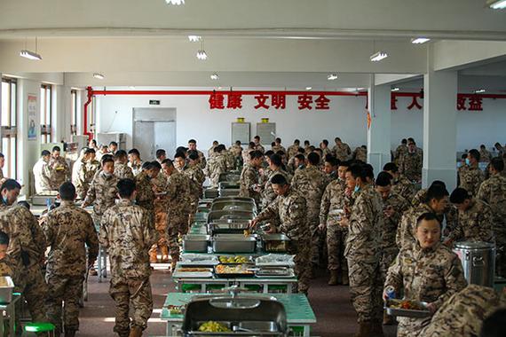 部队会餐12个菜截图