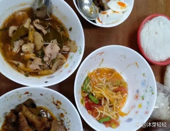 吃饭时碗里剩一点截图