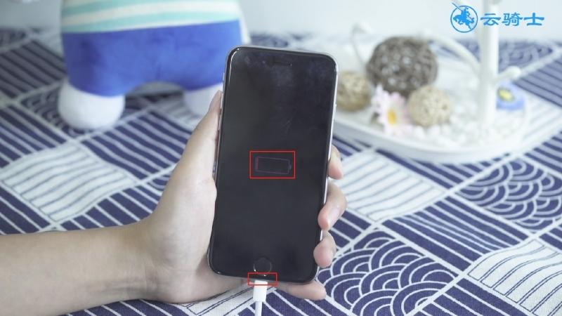 苹果8突然黑屏但没关机图标