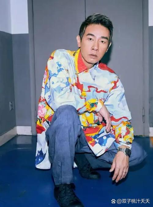 陈小春身价多少个亿图标