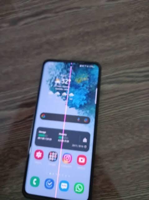 手机屏幕出现一条紫线图标