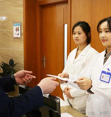 男科女医师诊所截图