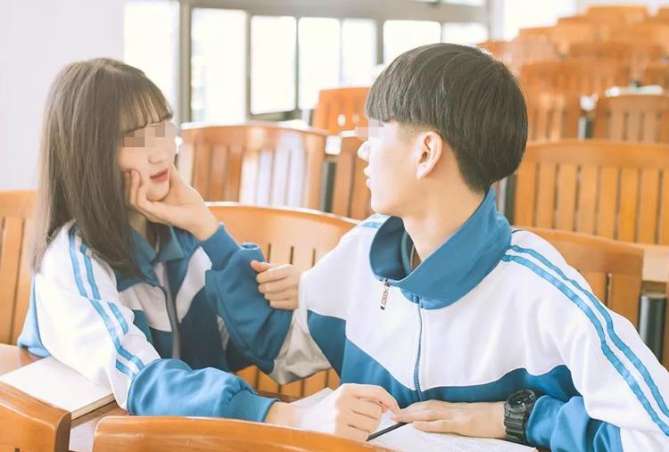 暗恋大学同班同学