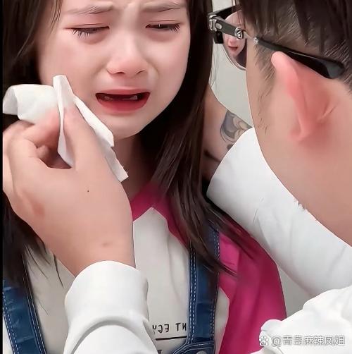 女孩发哭脸表情是什么意思图标