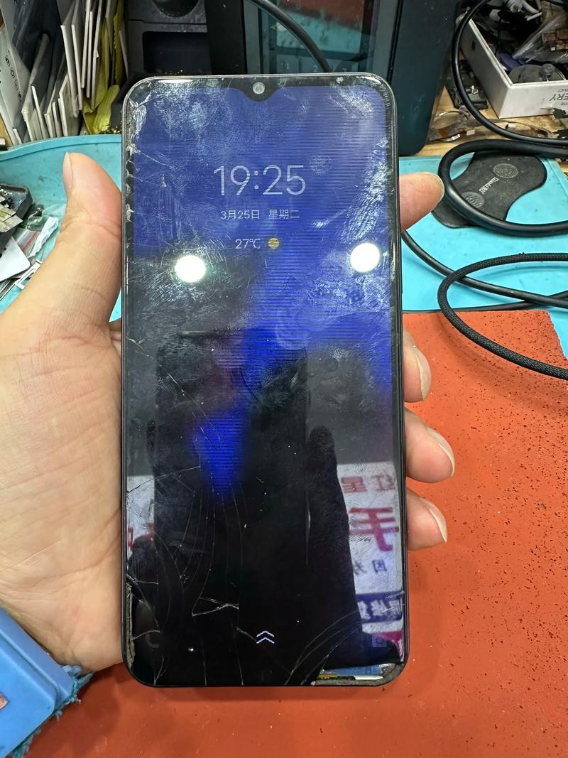在保的手机屏幕摔坏还可以保修吗