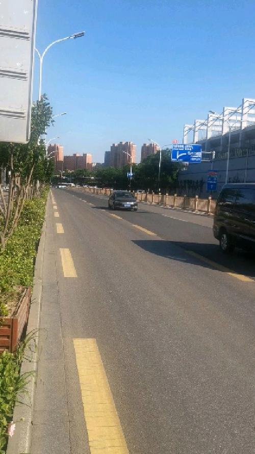 北京通州区九棵树东路货车怎么跑出截图