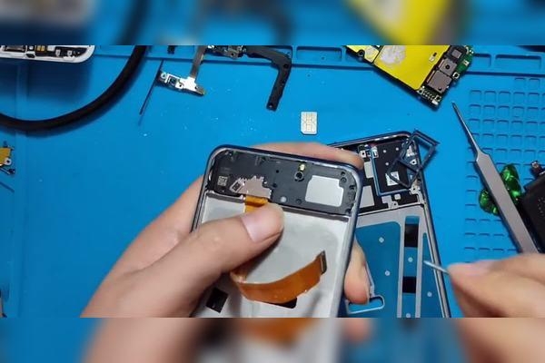 华为nova4e手机后盖碎了