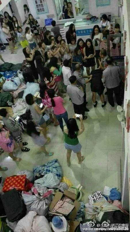 男生戴假发混进女宿舍偷拍截图