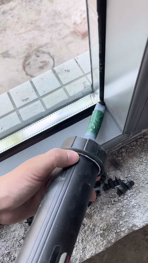 玻璃外面的胶怎么清除截图