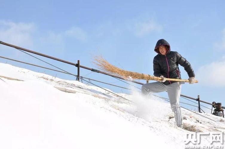 民间大神自制高效铲雪神器