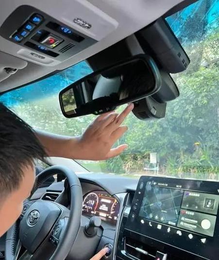 行车记录仪能看到车内吗图标