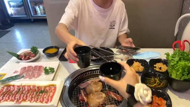 假装和对象吃饭的照片图标