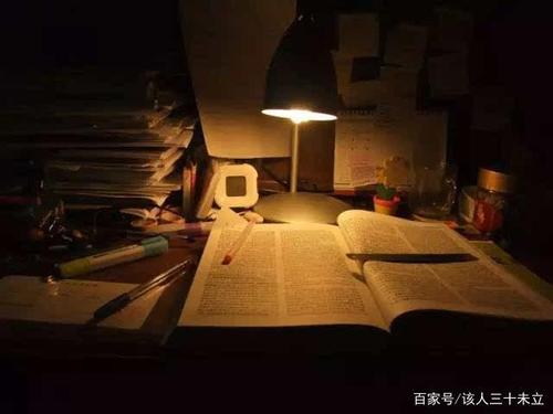 挑灯夜读图标