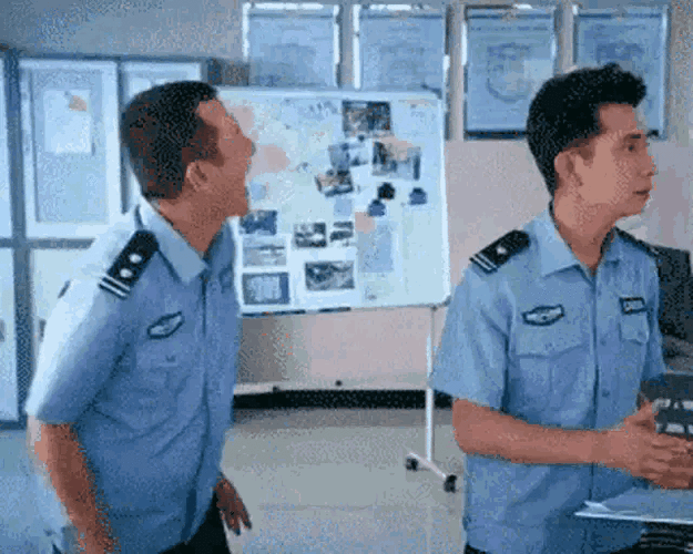 两个警察大笑表情包gif图标