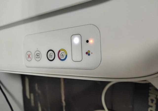 惠普1510墨盒灯一直闪图标