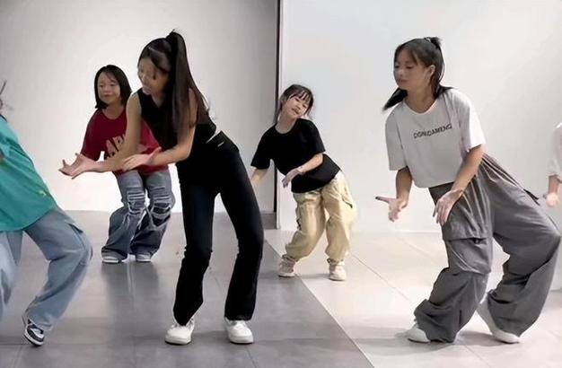 科目三舞蹈教学视频全过程完整版图标