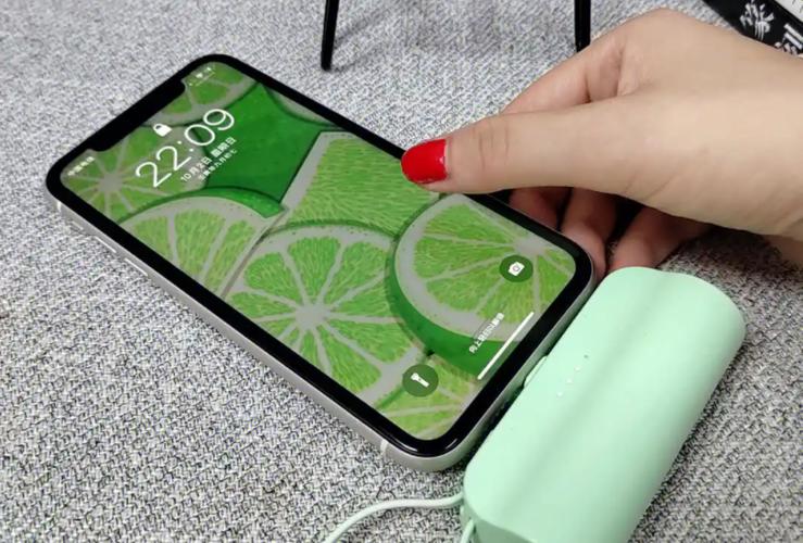 手机用充电宝充电自动停图标