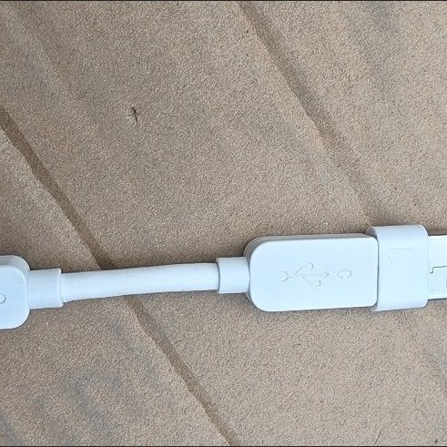 蓝牙耳机边充电边用图标