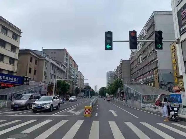 红绿灯路口的圆形摄像头是拍什么的图标