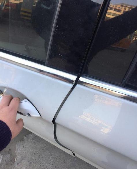 车门锁了自动弹开怎么回事截图