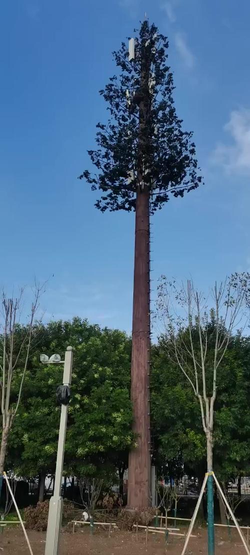 伪装成树的信号塔截图