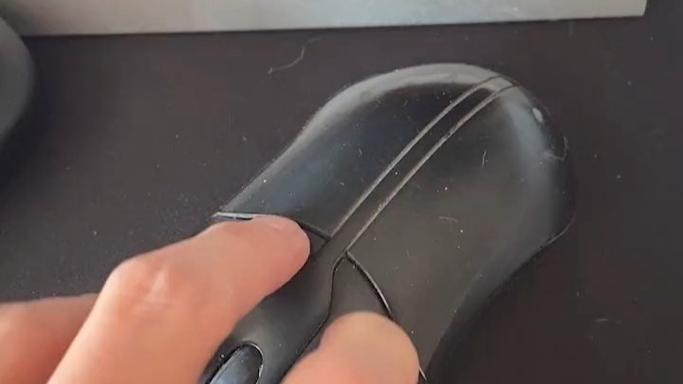 鼠标被摔了盖子掰回去图标