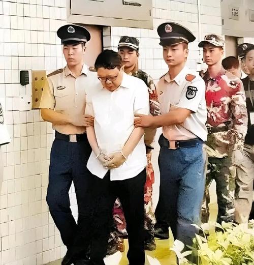清风三部曲拍卖警察图标