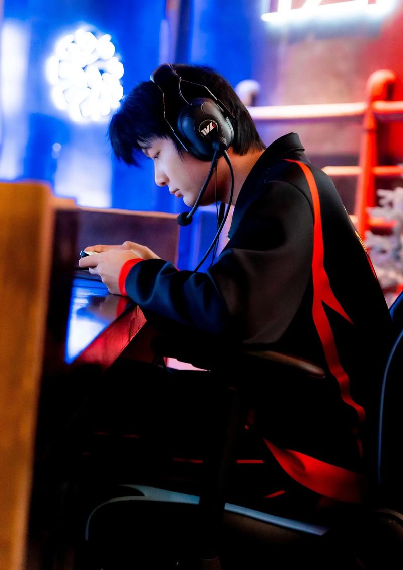 为什么第五人格爱丽去WBG了