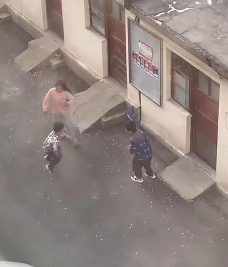房顶掉下来预示什么图标