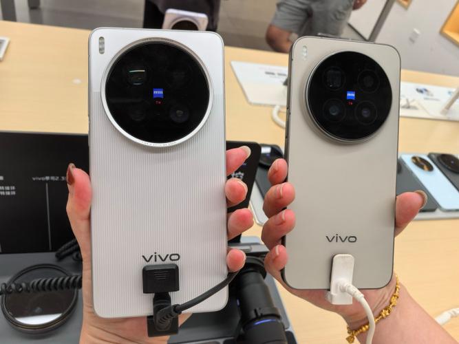 vivox300pro和vivox200ultra镜头参数对比图标