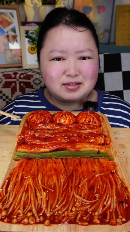 美食拼盘胖妹图标