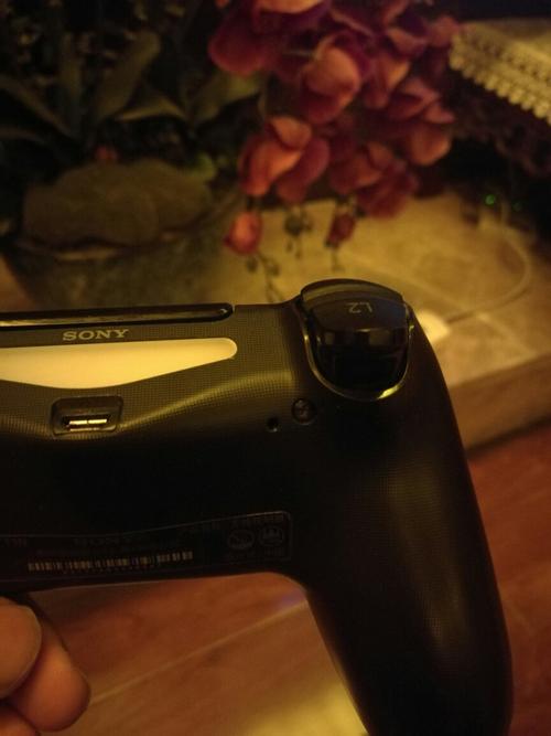 ps4手柄充电黄灯亮一下就没反应了图标