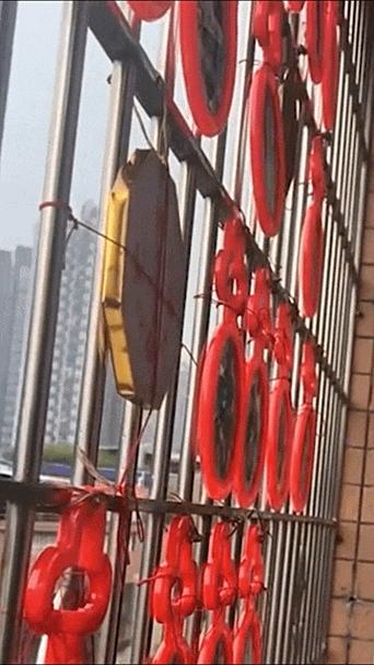 窗户挂红色塑料袋什么意思截图