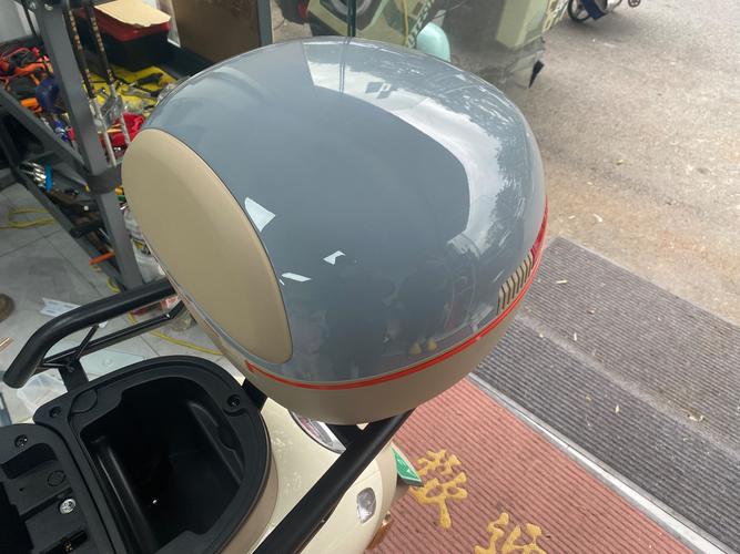 羽毛球拍放车后备箱好不好图标