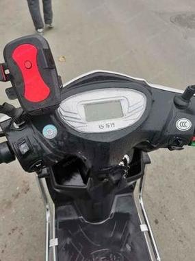 电动车一打开钥匙就报警怎么回事图标