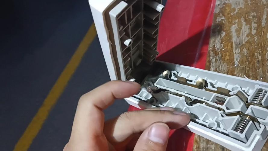 插板拆卸方法视频图标