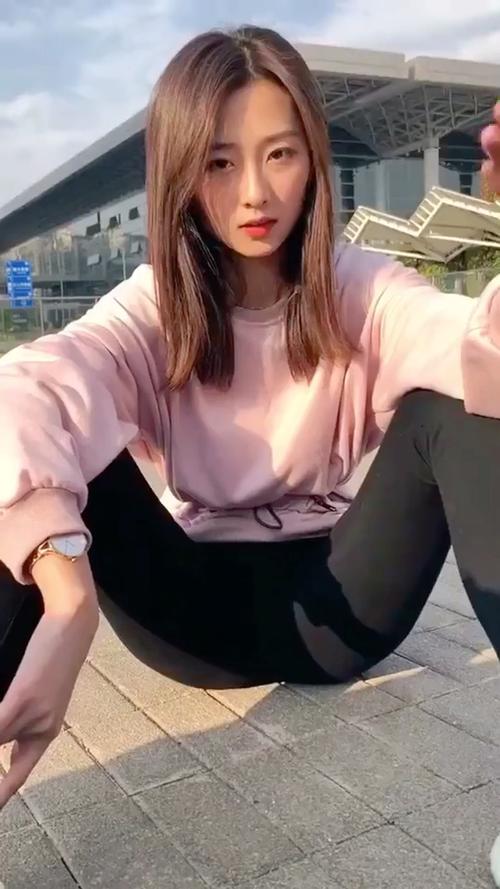调皮女朋友的可爱表现图标