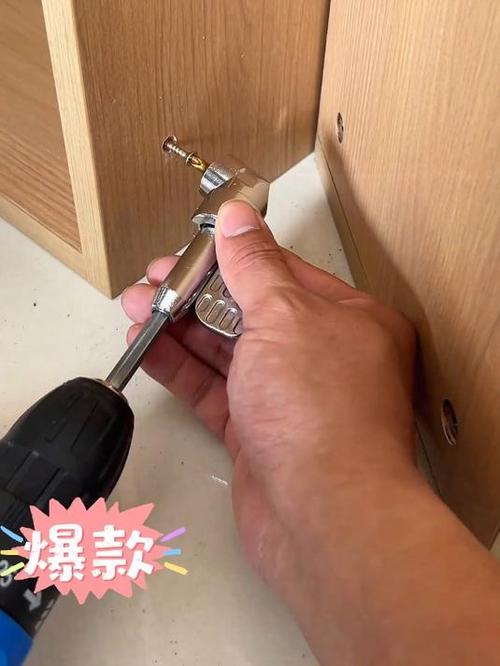 极小空间如何拧出螺丝图标