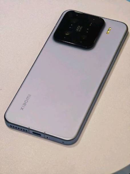 小米15背面
