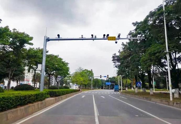 路口电子眼能拍多少米