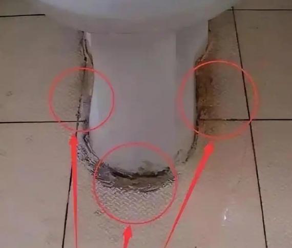 马桶底座边缘渗黄水截图